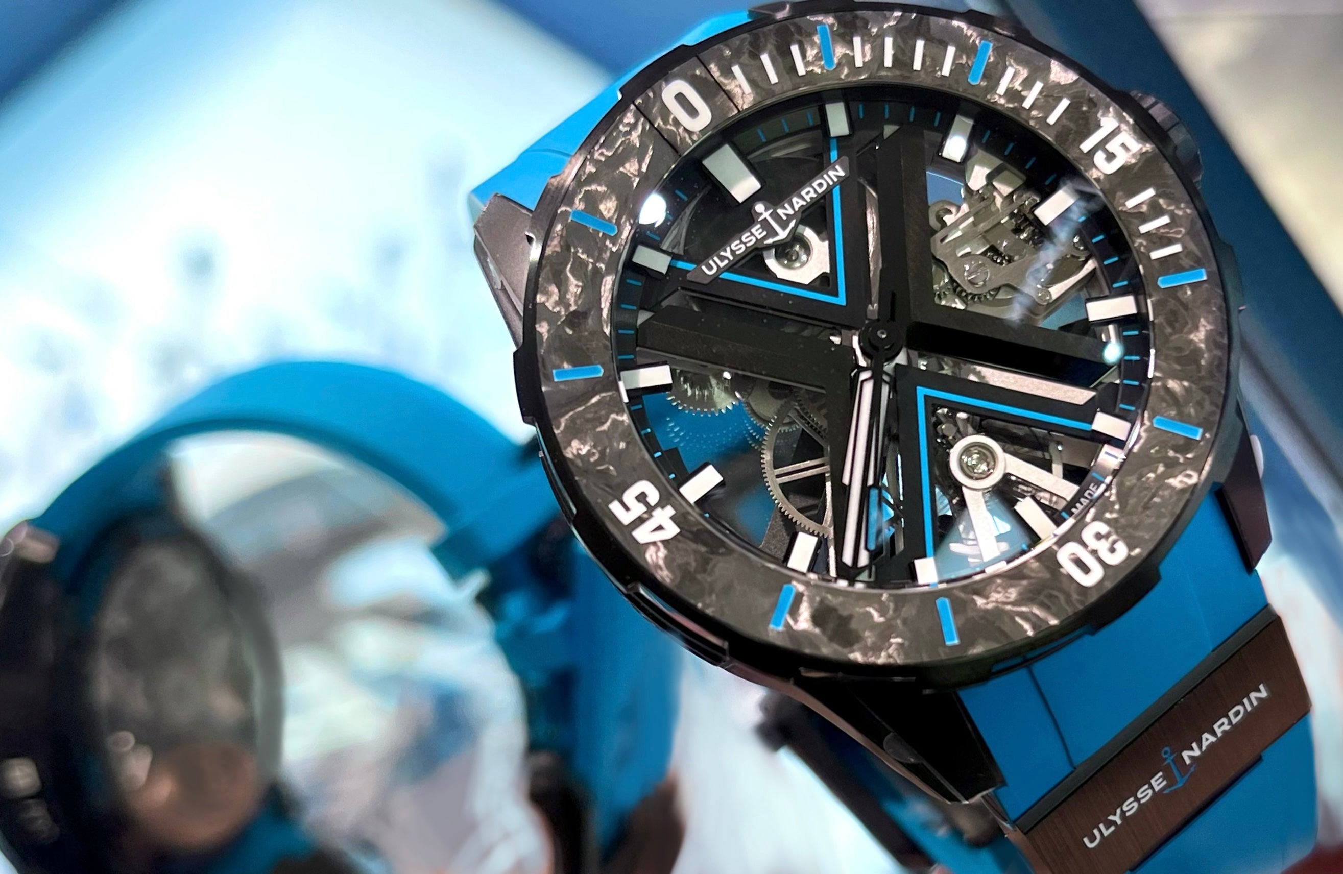 今年の夏に向けて、ひときわ目を惹く鮮やかアズールブルーのモデルをご紹介 – WING REVOLUTION